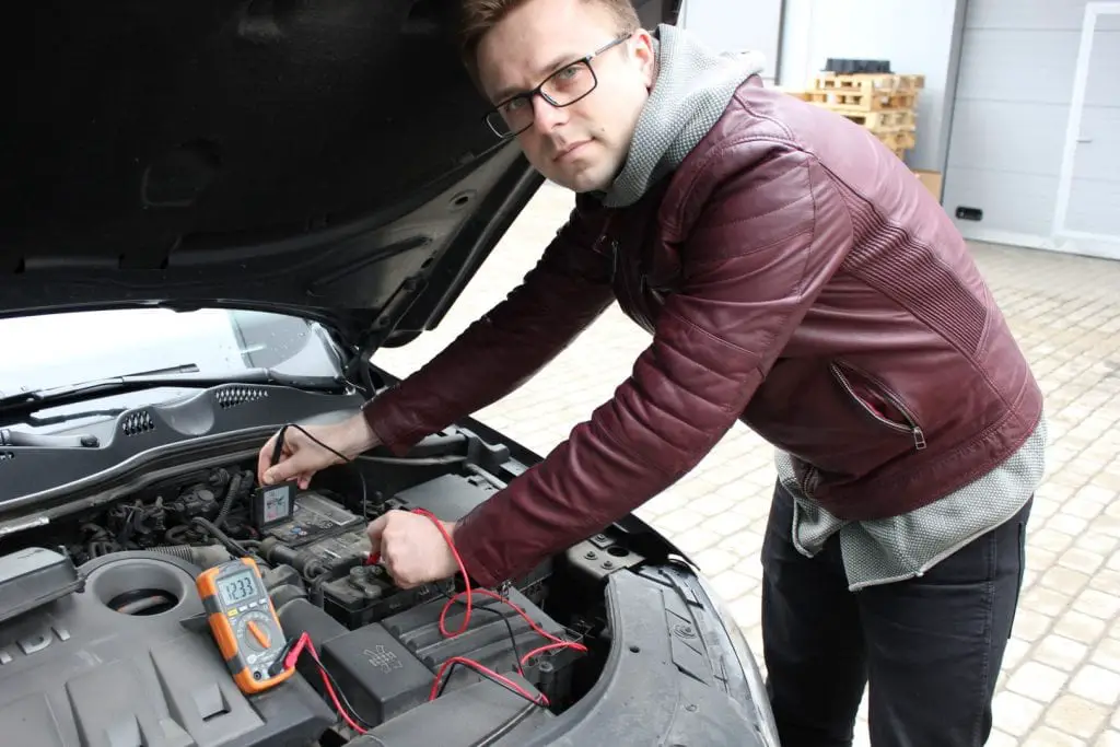 How to measure battery capacity with multimeter| Housetechlab